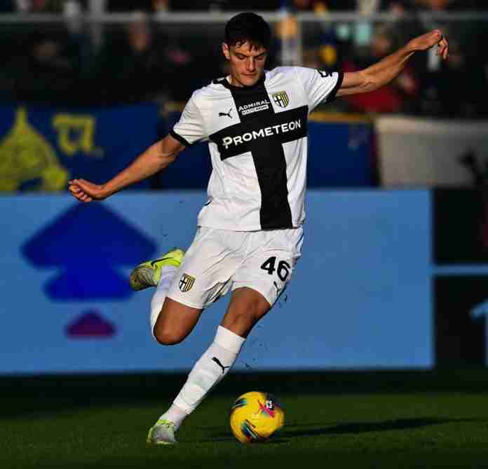 Il Milan accelera per Giovanni Leoni: duello con la Juventus